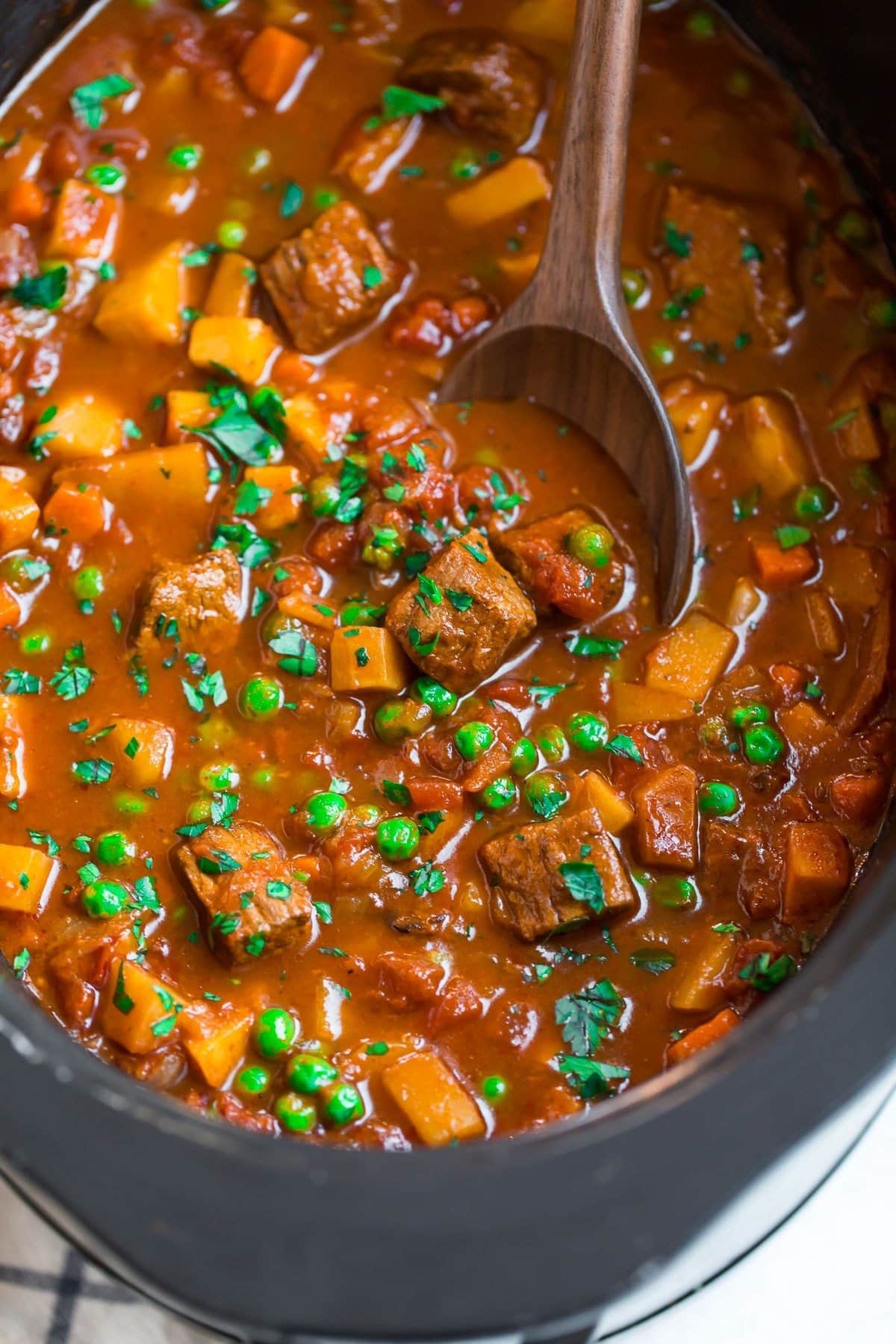 25 Classic Beef Crockpot Recipes for Busy Weeknights